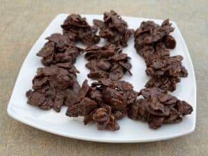 Crispy Chocolate Corn Flake Clusters (4-Ingredients) • Simple Nourished ...